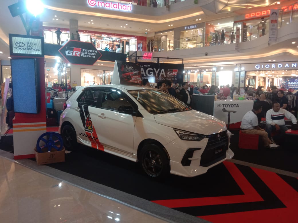 Rayakan HUT KE-62, NASMOCO Bagi - Bagi Ketupat Lebaran