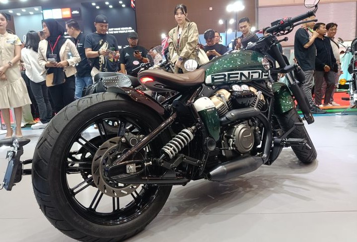 Benelli Benda Napoleon Bob 250: Cruiser Nyentrik yang Siap Mengaspal di ...